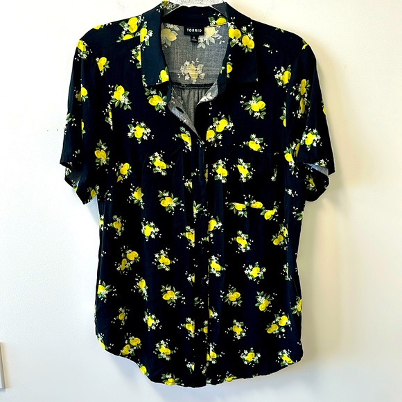 torrid | Tops | Torrid Lemon Button Up Top Sz L New | Poshmark